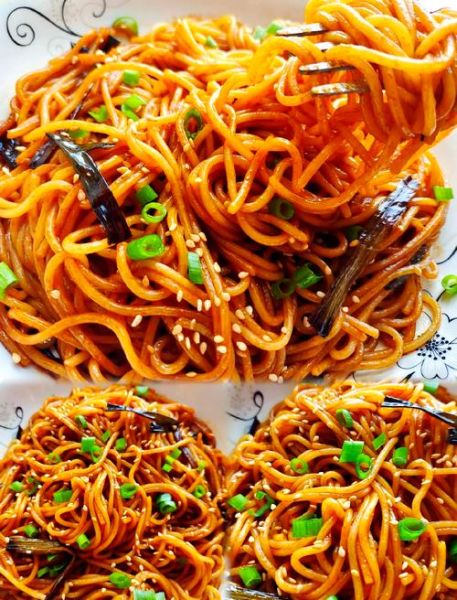 葱油拌面的葱油怎么熬好吃_熬葱油用什么油最香-第1张图片-山城妙识