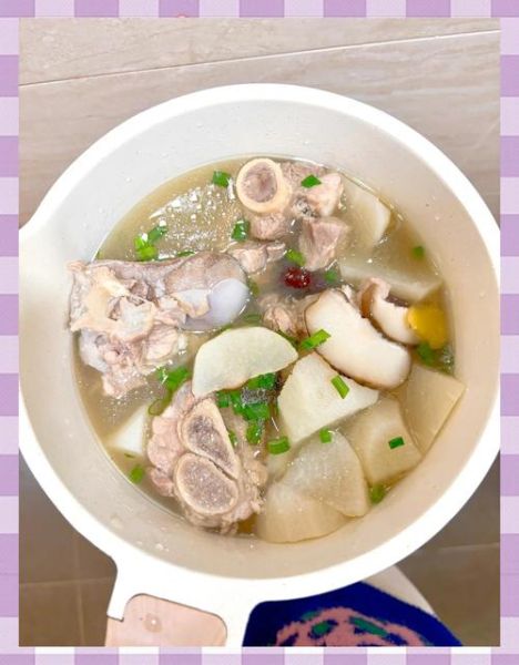 筒子骨汤怎么熬才白_筒子骨汤放什么配料-第1张图片-山城妙识 筒子骨汤怎么熬才白_筒子骨汤放什么配料-第1张图片-山城妙识