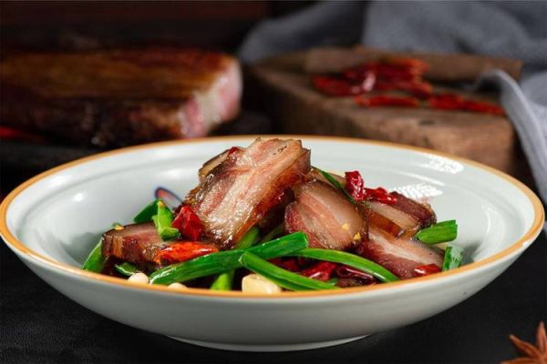 湖南腊肉怎么炒好吃又简单_湖南腊肉炒什么配菜最香-第3张图片-山城妙识 湖南腊肉怎么炒好吃又简单_湖南腊肉炒什么配菜最香-第3张图片-山城妙识