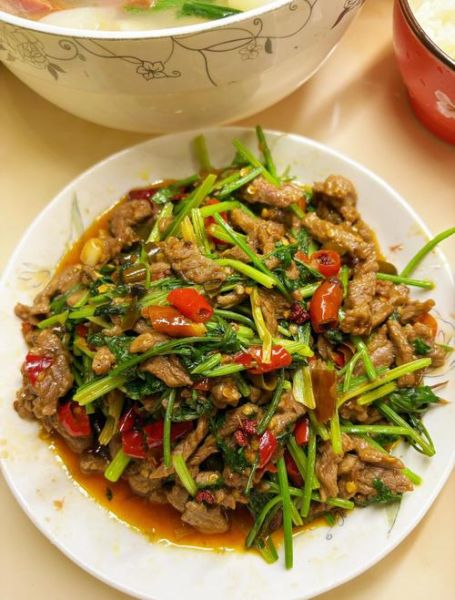 香菜炒牛肉怎么做_香菜炒牛肉的家常做法-第2张图片-山城妙识