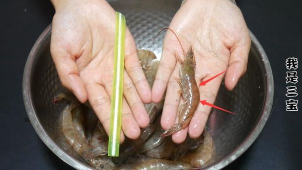 基围虾怎么去虾线_基围虾去虾线视频教程-第3张图片-山城妙识 基围虾怎么去虾线_基围虾去虾线视频教程-第3张图片-山城妙识