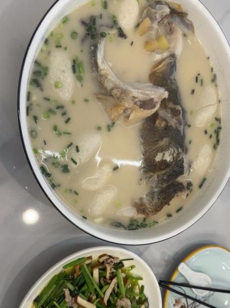 怎样炖大花鲢鱼汤好喝_大花鲢鱼汤去腥技巧-第1张图片-山城妙识