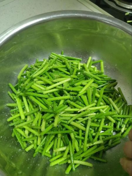 蒜薹怎么腌制才好吃_蒜薹腌制的家常做法-第3张图片-山城妙识 蒜薹怎么腌制才好吃_蒜薹腌制的家常做法-第3张图片-山城妙识