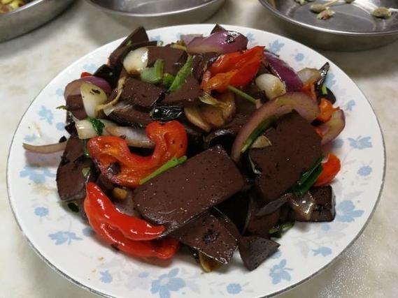 大葱炒猪血怎么做_大葱炒猪血的家常做法-第2张图片-山城妙识