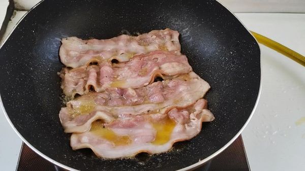 电饼铛煎培根要刷油吗_培根煎几分钟才脆-第1张图片-山城妙识