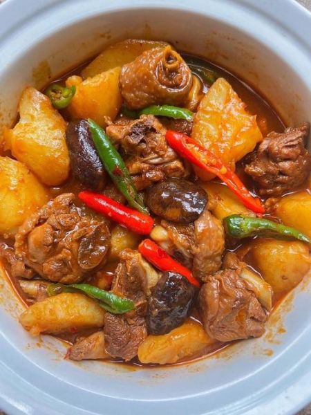 红烧鸡肉土豆怎么做_家常红烧鸡肉土豆做法-第1张图片-山城妙识