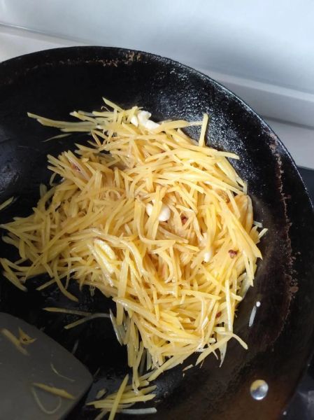 土豆丝怎么炒才脆_土豆丝图片真实做法-第1张图片-山城妙识 土豆丝怎么炒才脆_土豆丝图片真实做法-第1张图片-山城妙识