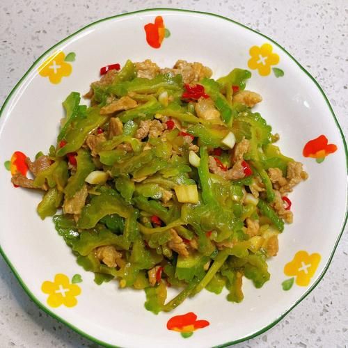 苦瓜炒肉怎么做不苦_苦瓜炒肉先炒苦瓜还是先炒肉-第3张图片-山城妙识
