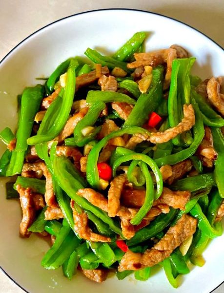 青椒炒肉丝怎么炒才嫩_青椒炒肉丝用哪个部位肉-第1张图片-山城妙识