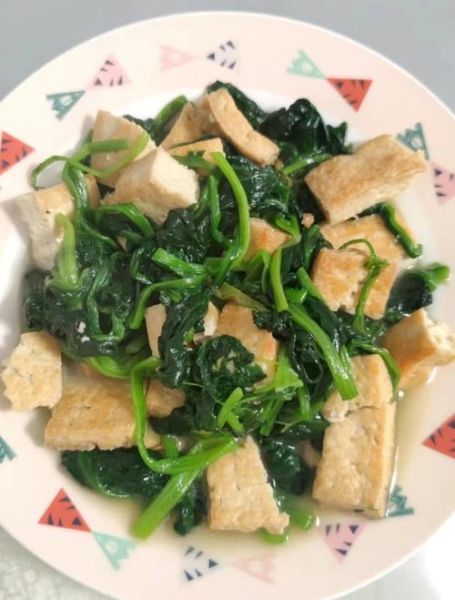 菠菜炒豆腐会中毒吗_菠菜豆腐相克真相-第1张图片-山城妙识