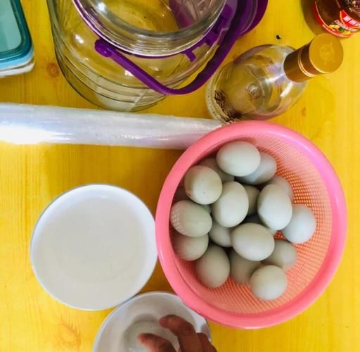 七天快速腌鸭蛋出油不用白酒_家庭无酒版咸鸭蛋做法-第2张图片-山城妙识