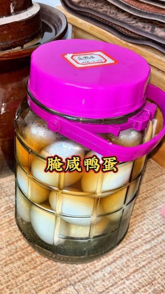 七天快速腌鸭蛋出油不用白酒_家庭无酒版咸鸭蛋做法-第1张图片-山城妙识