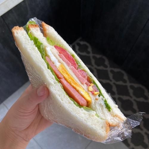 鸡蛋火腿三明治怎么做_火腿三明治需要煎蛋吗-第3张图片-山城妙识 鸡蛋火腿三明治怎么做_火腿三明治需要煎蛋吗-第3张图片-山城妙识