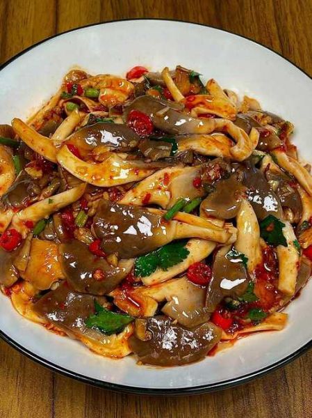 肉炒平菇怎么做_平菇炒肉要不要焯水-第1张图片-山城妙识