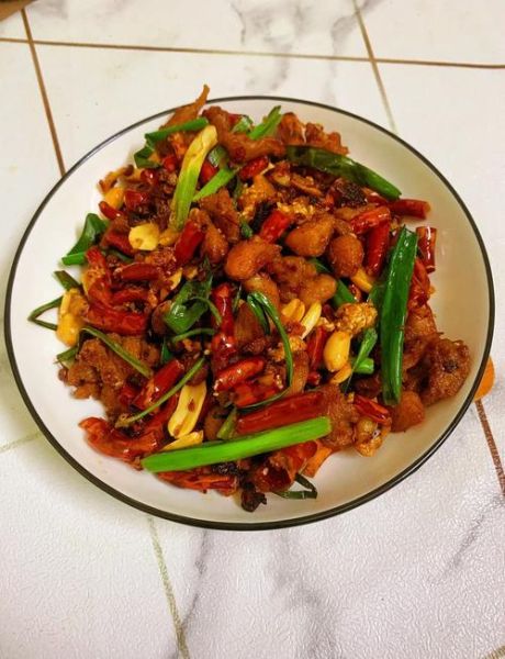 辣椒炒鸡肉怎么做好吃_辣椒炒鸡肉的家常做法-第1张图片-山城妙识