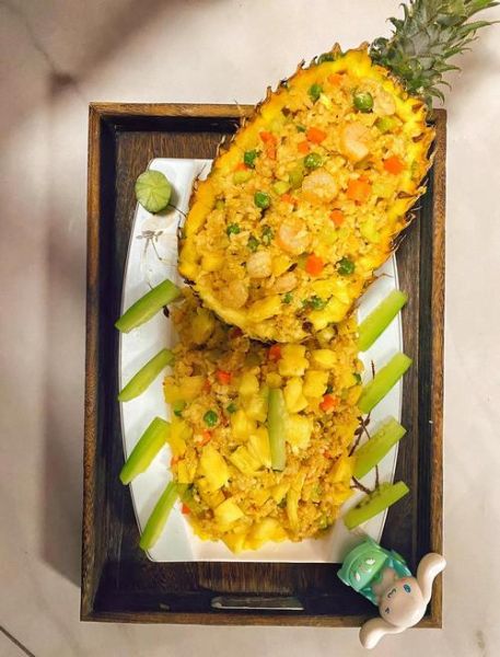 菠萝虾仁炒饭怎么做_菠萝虾仁炒饭热量高吗-第3张图片-山城妙识