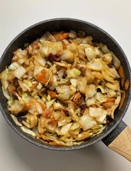 猪肉炒包菜怎么做_猪肉炒包菜先炒肉还是先炒包菜-第2张图片-山城妙识