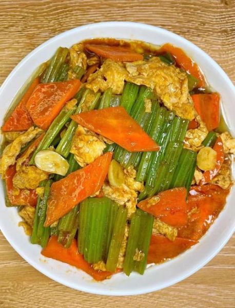 芹菜炒鸡蛋怎么做_芹菜炒鸡蛋的营养价值-第3张图片-山城妙识