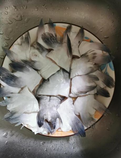 鮰鱼翅怎么做好吃_鮰鱼翅的做法大全-第1张图片-山城妙识