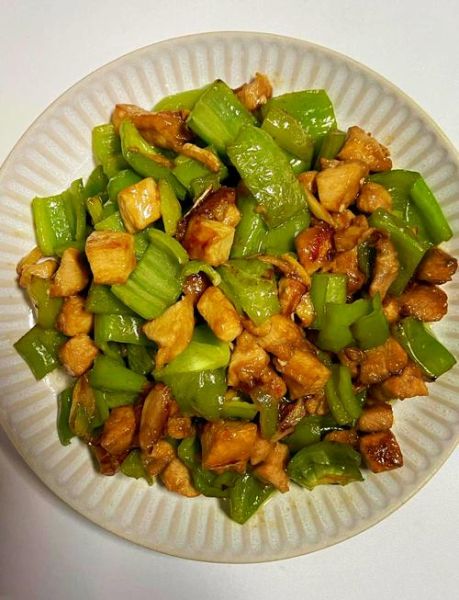 鸡胸肉炒青椒怎么做_鸡胸肉炒青椒热量高吗-第1张图片-山城妙识 鸡胸肉炒青椒怎么做_鸡胸肉炒青椒热量高吗-第1张图片-山城妙识