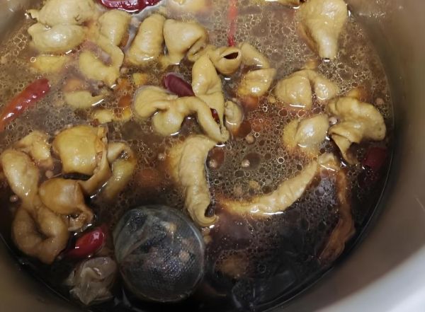 怎样炖猪大肠又烂又好吃_猪大肠炖多久才软烂-第3张图片-山城妙识