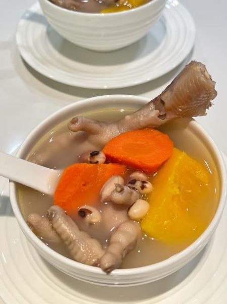眉豆鸡脚汤的功效与禁忌_眉豆鸡脚汤的做法-第3张图片-山城妙识