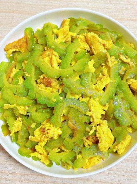 鸡蛋炒苦瓜怎么炒不苦_苦瓜炒蛋做法大全-第2张图片-山城妙识