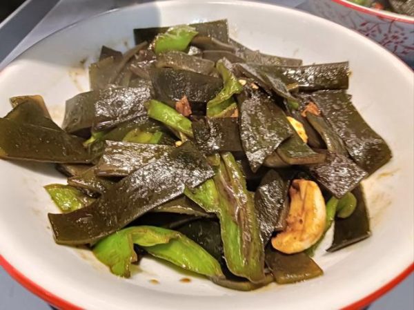 青椒炒海带怎么做_海带炒多久才熟-第2张图片-山城妙识 青椒炒海带怎么做_海带炒多久才熟-第2张图片-山城妙识