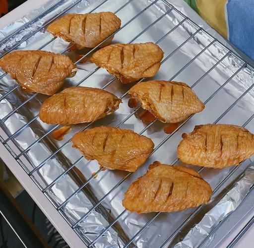烤箱烤鸡翅怎么腌制_烤箱烤鸡翅多少温度和时间-第2张图片-山城妙识