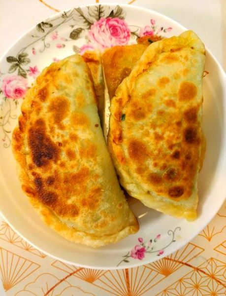 韭菜盒子家常做法_韭菜盒子怎么和面才软-第1张图片-山城妙识