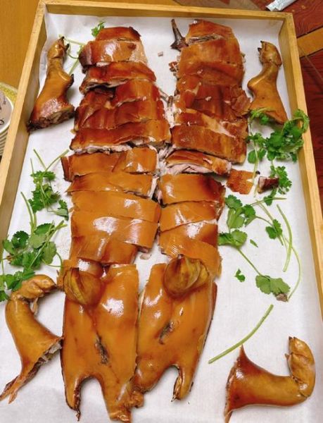 烤乳猪是哪个菜系_烤乳猪属于什么菜系-第2张图片-山城妙识