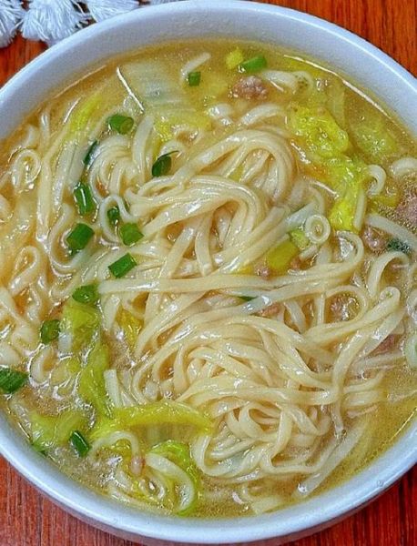 白菜焖面条怎么做_白菜焖面条家常做法-第1张图片-山城妙识