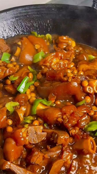 猪手炖黄豆怎么做_猪手炖黄豆有什么功效-第3张图片-山城妙识
