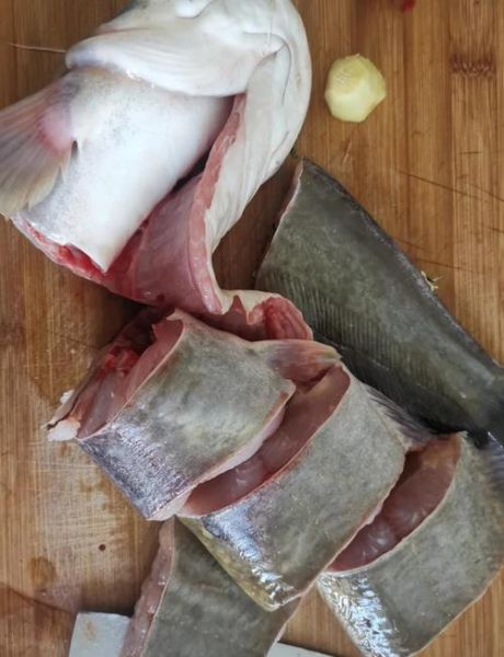 鲶鱼炖茄子怎么做_鲶鱼炖茄子需要炖多久-第3张图片-山城妙识 鲶鱼炖茄子怎么做_鲶鱼炖茄子需要炖多久-第3张图片-山城妙识