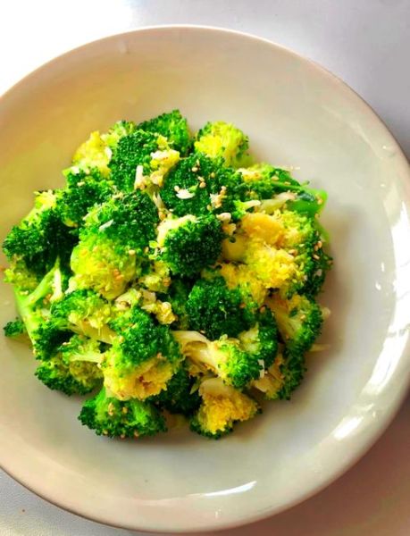 凉拌西兰花怎么做最好吃_西兰花焯水几分钟才脆-第1张图片-山城妙识 凉拌西兰花怎么做最好吃_西兰花焯水几分钟才脆-第1张图片-山城妙识