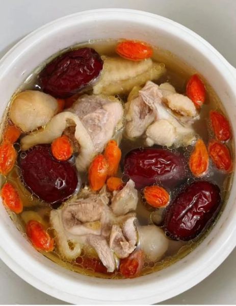 鸡肉怎么煲汤好喝_鸡肉煲汤放什么材料-第1张图片-山城妙识