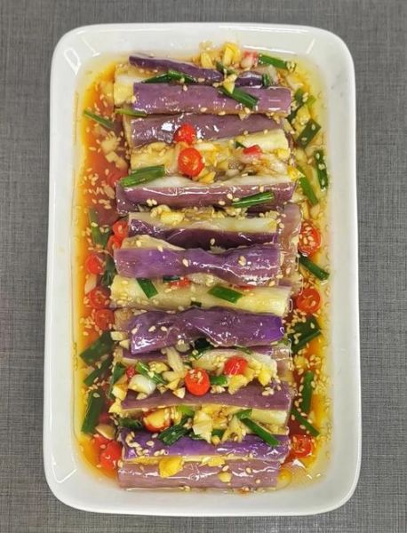 蒜泥茄子凉拌怎么做_茄子凉拌不吸油技巧-第1张图片-山城妙识