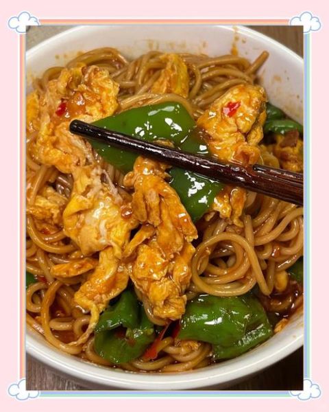 青椒鸡蛋炒面怎么做_家常炒面技巧-第3张图片-山城妙识