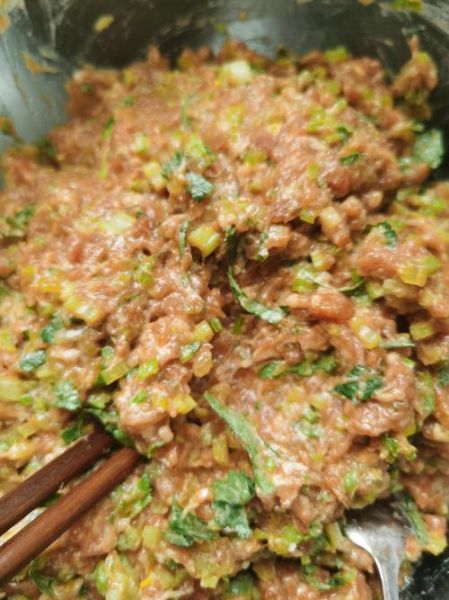 芹菜猪肉饺子馅怎么调才好吃_芹菜猪肉饺子馅做法窍门-第3张图片-山城妙识 芹菜猪肉饺子馅怎么调才好吃_芹菜猪肉饺子馅做法窍门-第3张图片-山城妙识