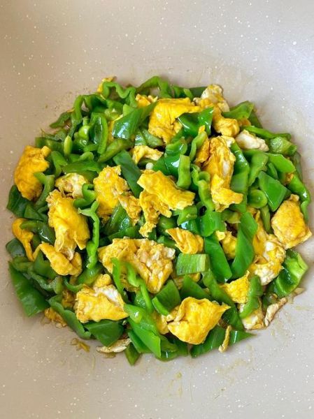 尖椒炒鸡蛋怎么做_尖椒炒鸡蛋家常做法-第3张图片-山城妙识 尖椒炒鸡蛋怎么做_尖椒炒鸡蛋家常做法-第3张图片-山城妙识