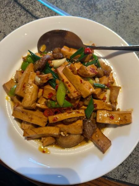 豆干炒什么好吃_豆干炒肉还是炒蔬菜更香-第1张图片-山城妙识 豆干炒什么好吃_豆干炒肉还是炒蔬菜更香-第1张图片-山城妙识