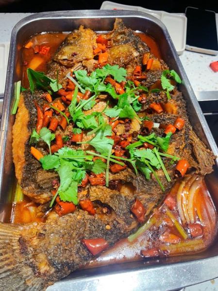 烤鱼怎么烤才外焦里嫩_烧烤摊烤鱼做法-第2张图片-山城妙识