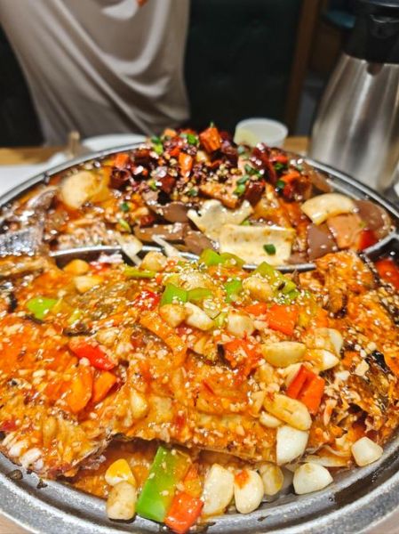 烤鱼怎么烤才外焦里嫩_烧烤摊烤鱼做法-第3张图片-山城妙识