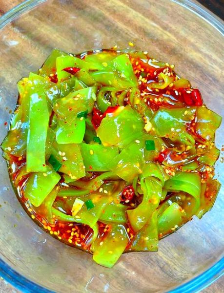 凉拌莴笋尖怎么做好吃_凉拌莴笋尖要不要焯水-第3张图片-山城妙识