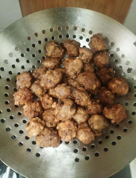 油炸肉丸子怎么做_油炸肉丸子怎么外酥里嫩-第1张图片-山城妙识