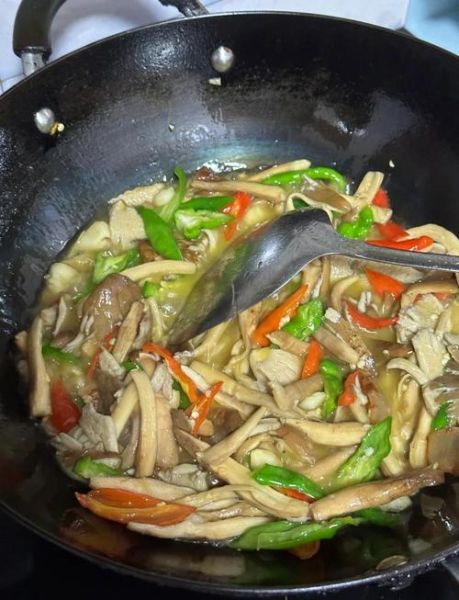 鸡枞菌哪些人不能吃_鸡枞菌禁忌人群-第2张图片-山城妙识