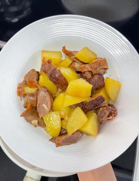 土豆块炖肉怎么做_土豆块炖肉的家常做法-第1张图片-山城妙识 土豆块炖肉怎么做_土豆块炖肉的家常做法-第1张图片-山城妙识