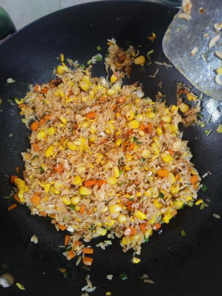 玉米炒饭怎么做_玉米炒饭家常做法-第1张图片-山城妙识