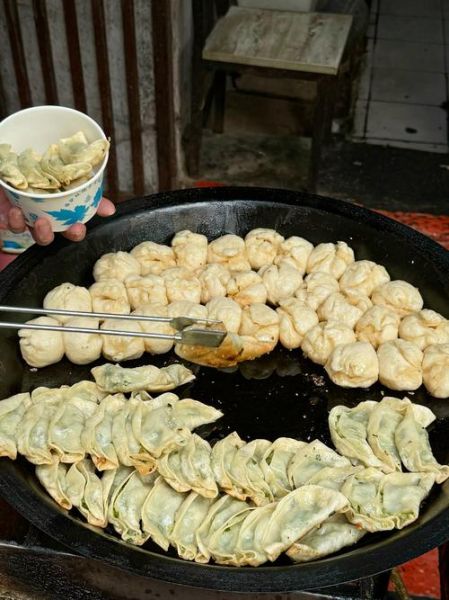 锅贴饺子怎么做_正宗锅贴饺子做法视频-第1张图片-山城妙识