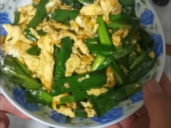 蒜苗炒鸡蛋怎么炒好吃_鸡蛋嫩滑蒜苗不老的秘诀-第3张图片-山城妙识 蒜苗炒鸡蛋怎么炒好吃_鸡蛋嫩滑蒜苗不老的秘诀-第3张图片-山城妙识